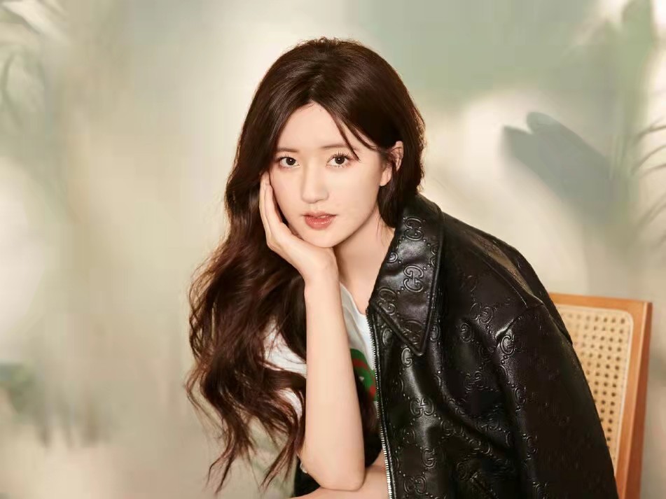 Zhao Lusi Luo Yizhou's "The Waves of the Back" shoots in Suzhou, a ...