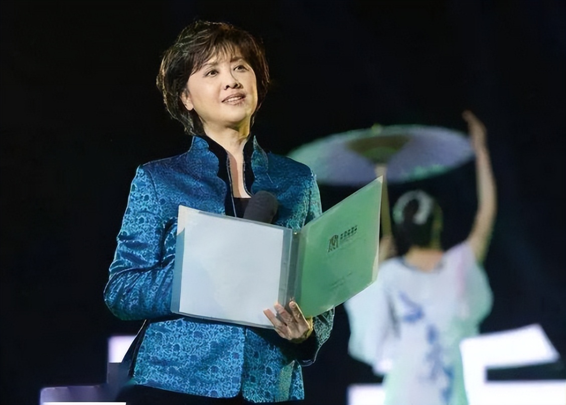 It's not for nothing that she's called the number one beauty in Journey ...