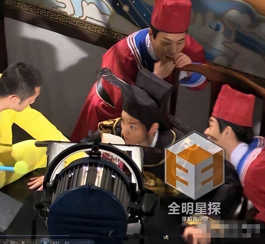 The behind-the-scenes footage of mistakes in Fanfan's video is even ...