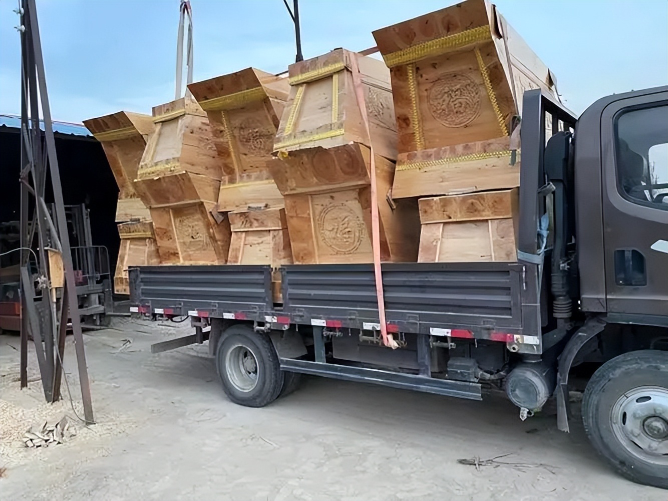 Different funeral cultures in various places, now put cash, what is the ...