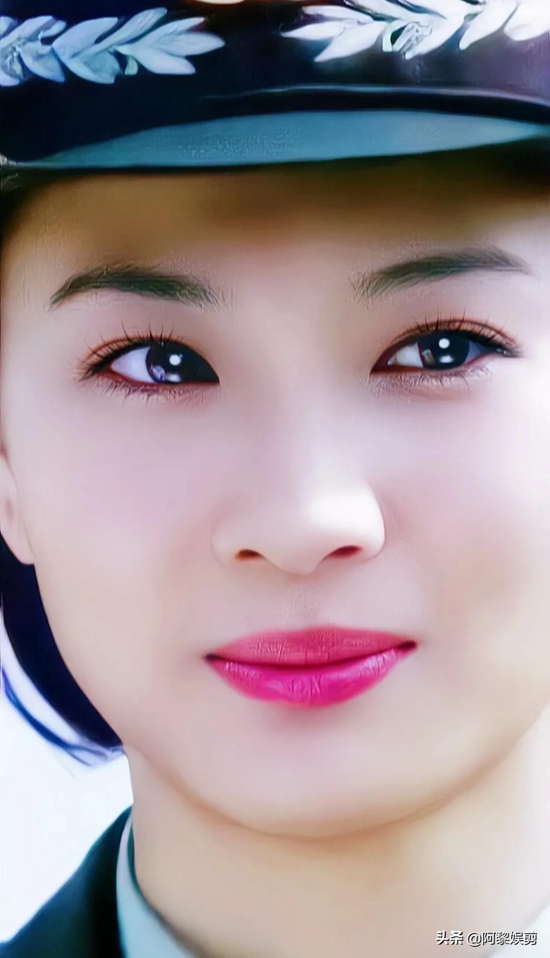 Hou Mengsha is so beautiful in military uniform - iNEWS