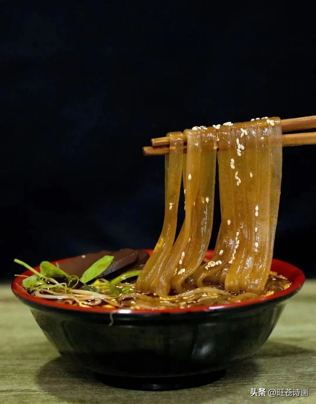 It's getting cold, go to Wangcang to "wind up" a bowl of hot and sour ...