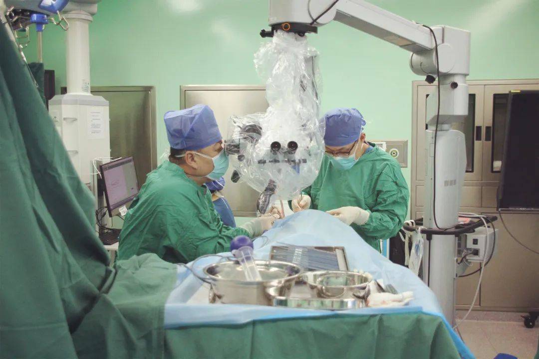 Minimally invasive craniotomy for tumor removal - iNEWS