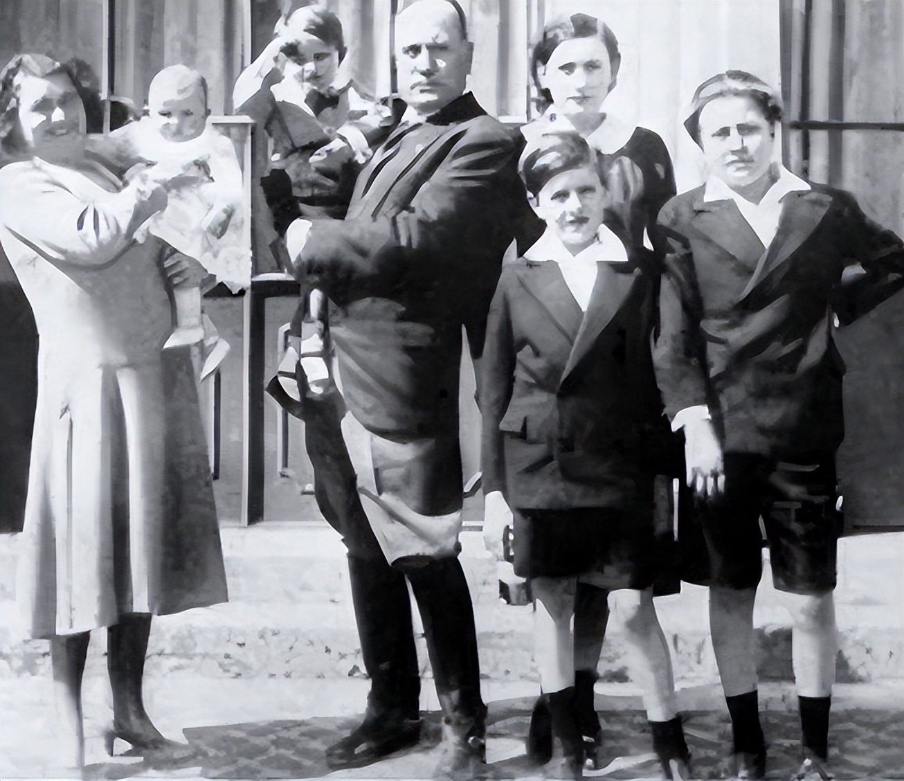 Mussolini's lover Clara: After being shot, he was hanged in the square ...