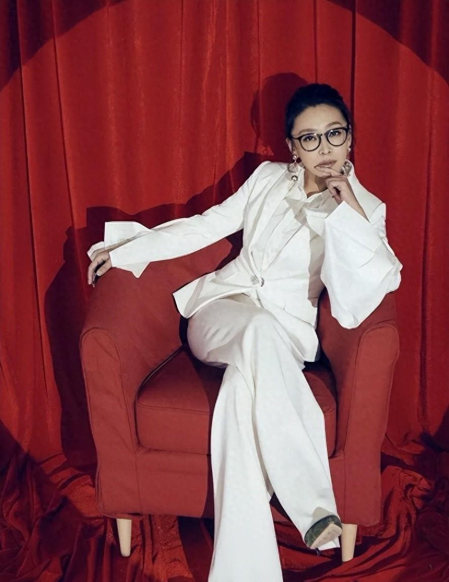 What a beauty! Liu Tianchi: Married to male god Zu Feng for 13 years ...