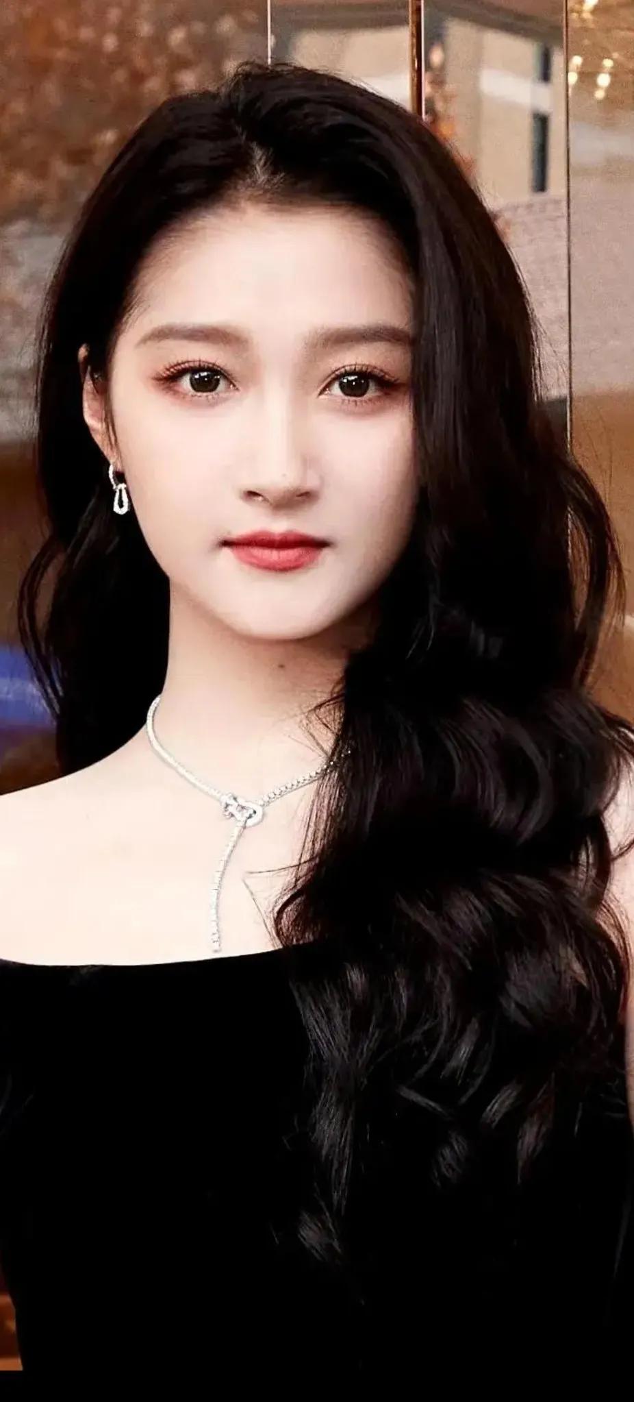 Guan Xiaotong - iNEWS