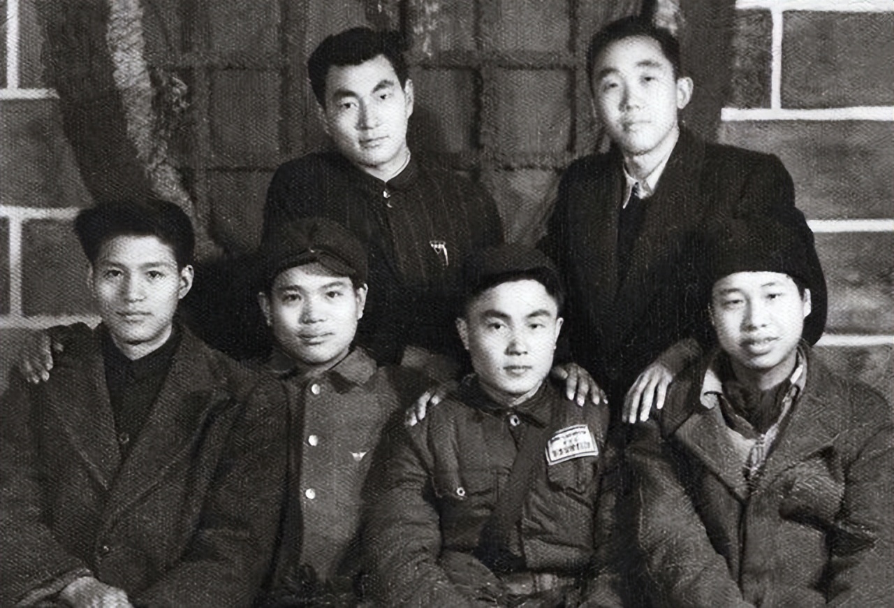 Zhu Rongji was honest and upright throughout his life, and silently ...