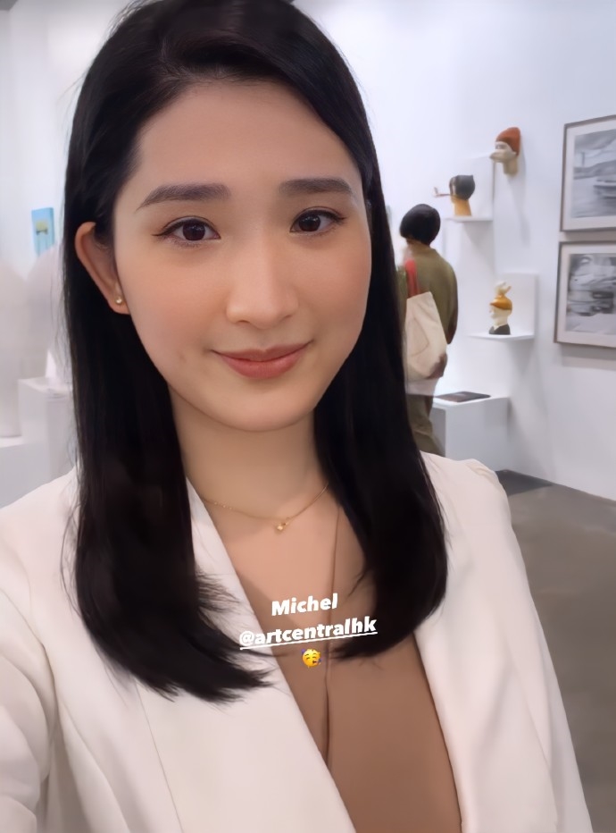 Mai Jing Ronghan, the second-generation star, appeared on the scene, with sweet facial features ...