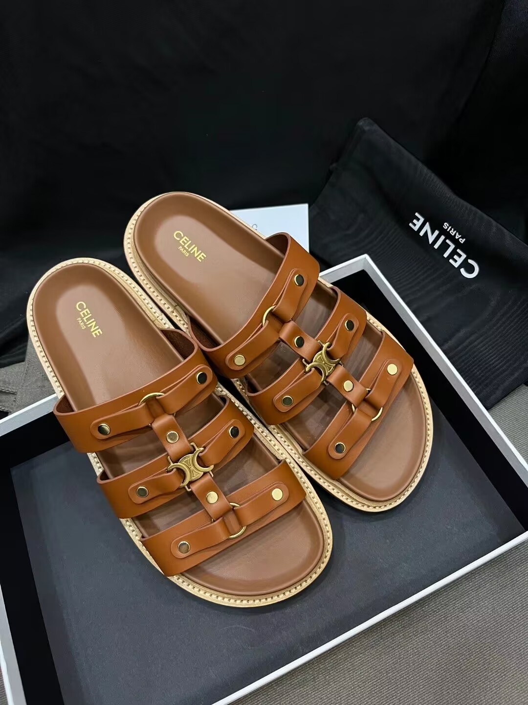 Celine Roman slippers want to be worn on the feet! - iMedia