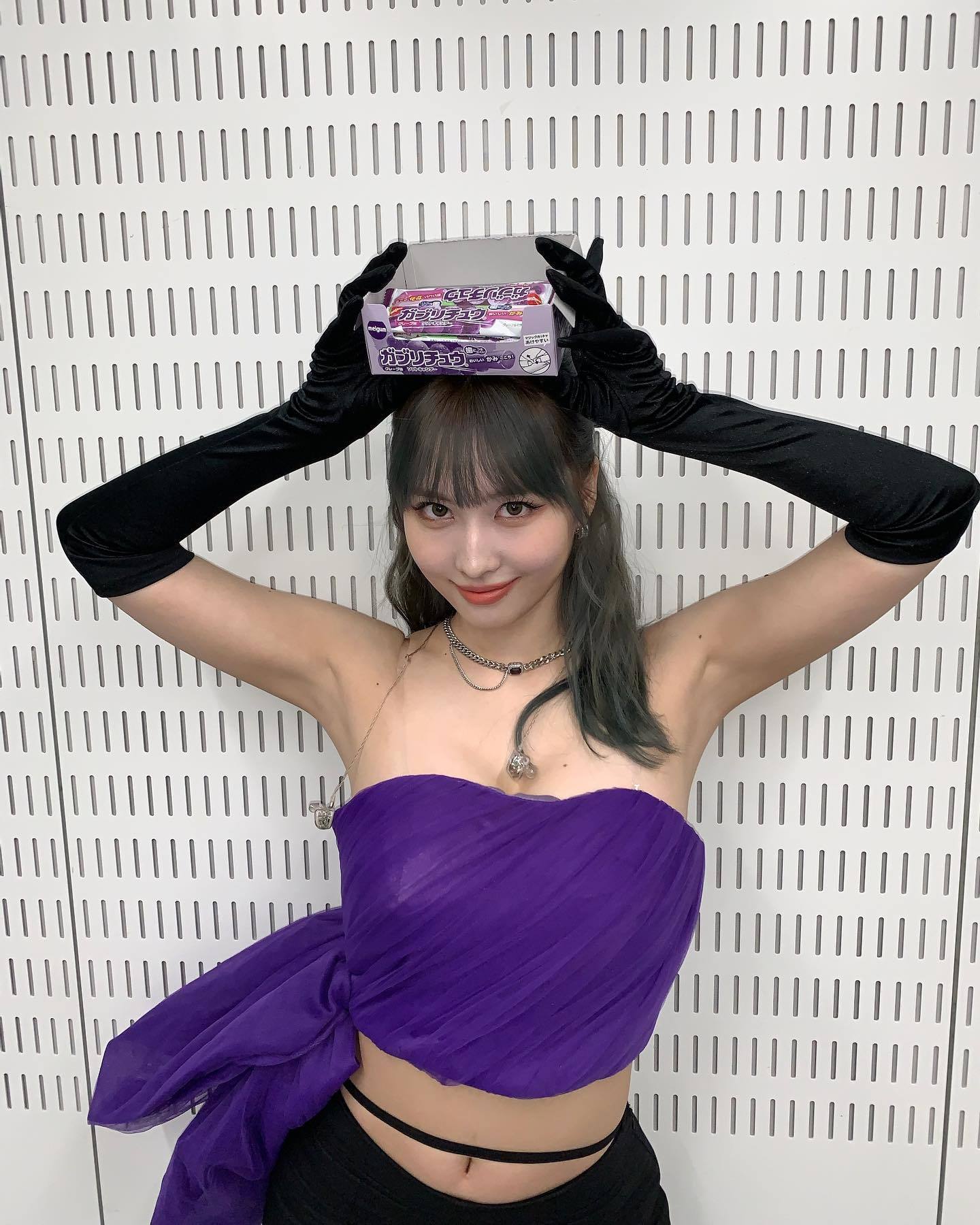 Twice Momo has beautiful photos, purple tube top, gorgeous visual ...
