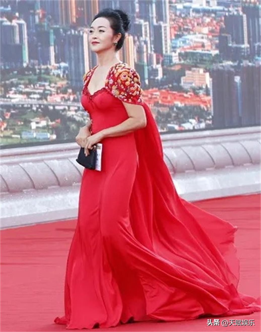 Actress Fang Xiaoli who played Sun Yan in the TV series "Workplace is a ...