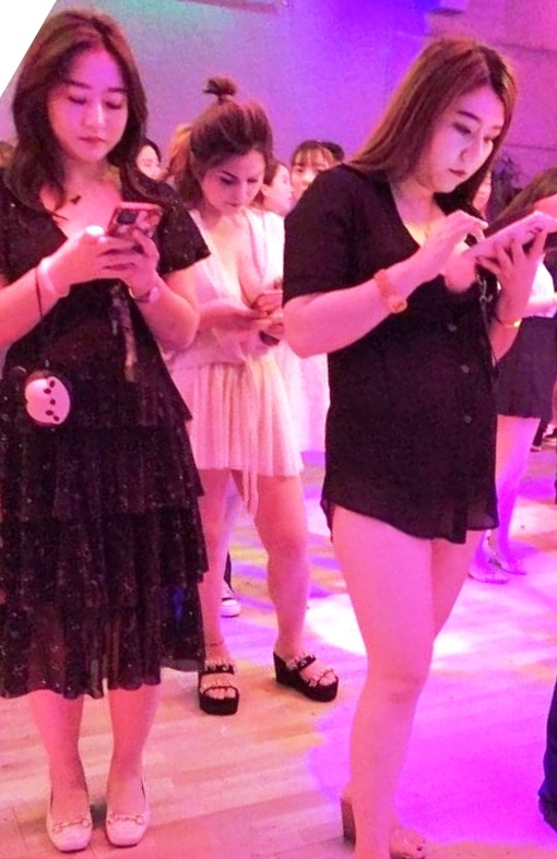 Sand Dance Story - Dancing Girl Across the Door - iNEWS