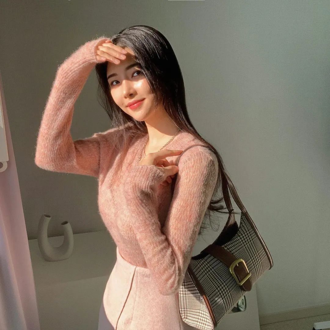 Swimsuit ceiling, clear stream with cargo world, Nohkyuo - iNEWS