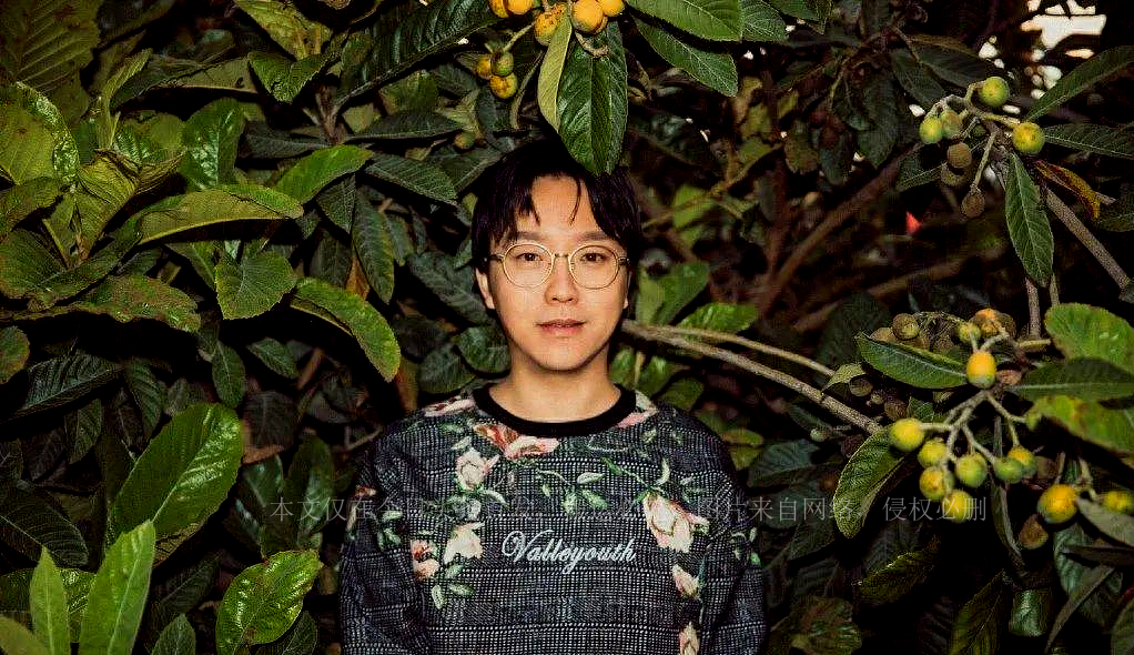 Li Yugang, 45 years old, is faltering and needs support. He is neither ...