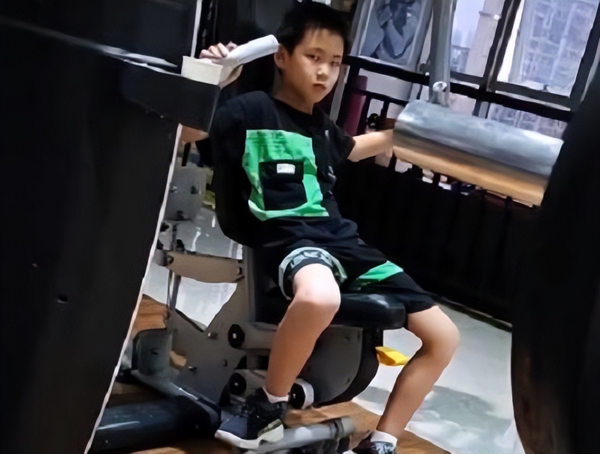 Sun Zhuo fans are amazing!Recognizing Zhuo Zhuo with a sock bracelet ...