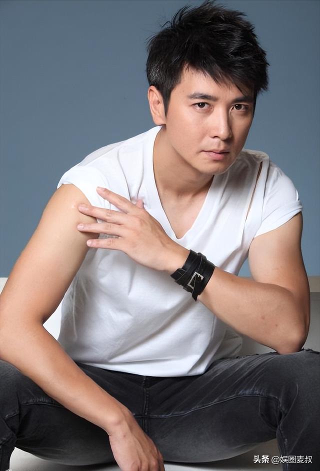 Bao Jianfeng: He became popular at the age of 28, married a wife 6 ...
