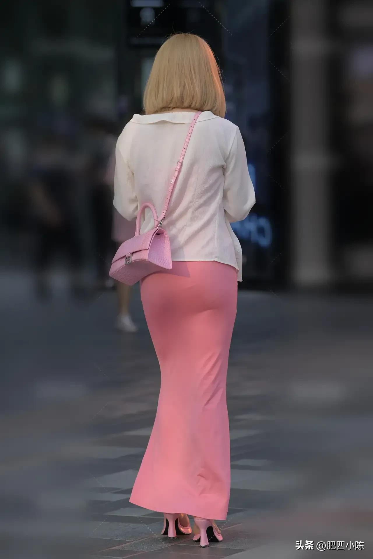 Street photography of fashionable women's clothing, the goddess's plump ...