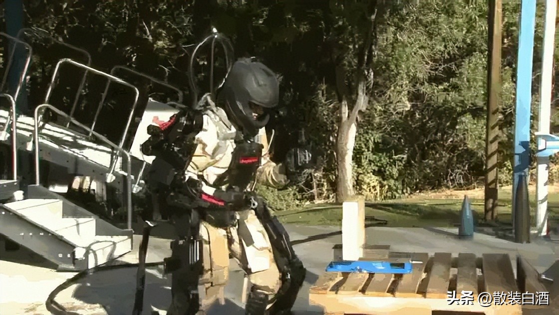Really Iron Man!Comparison of exoskeletons for individual soldiers in ...