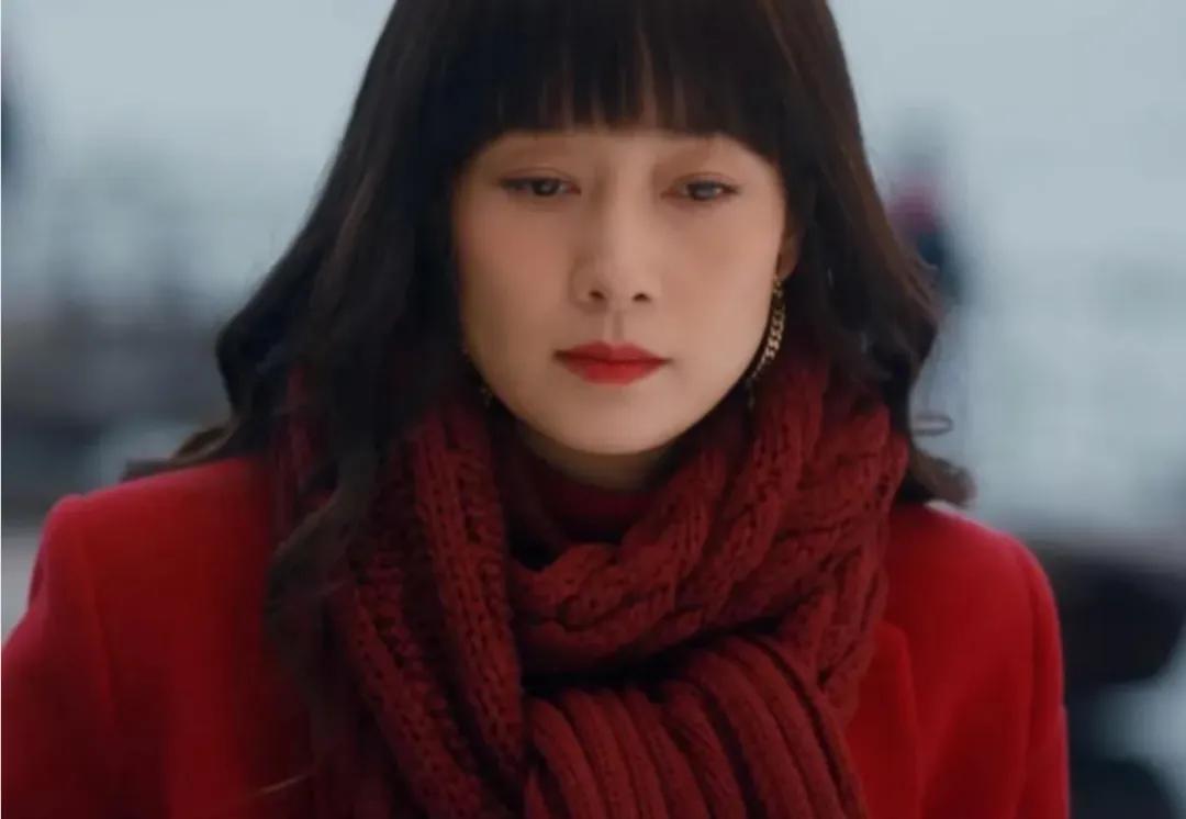 46-year-old Ma Yili played the role of a girl, her long hairstyle ...