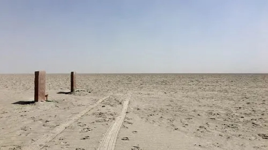 China's "sea of death" to revive?The water area on the satellite photos ...