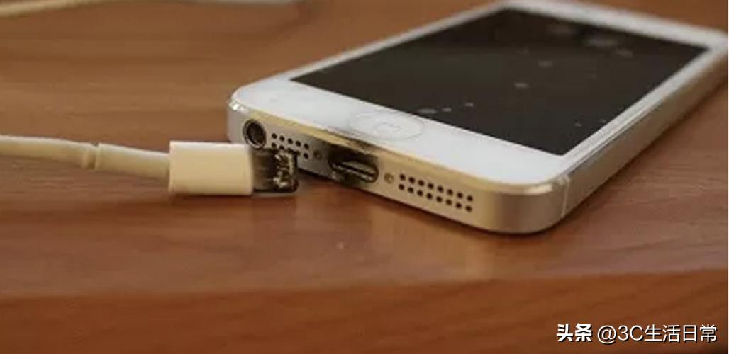One death and one injury caused by mobile phone charging explosion - iNEWS