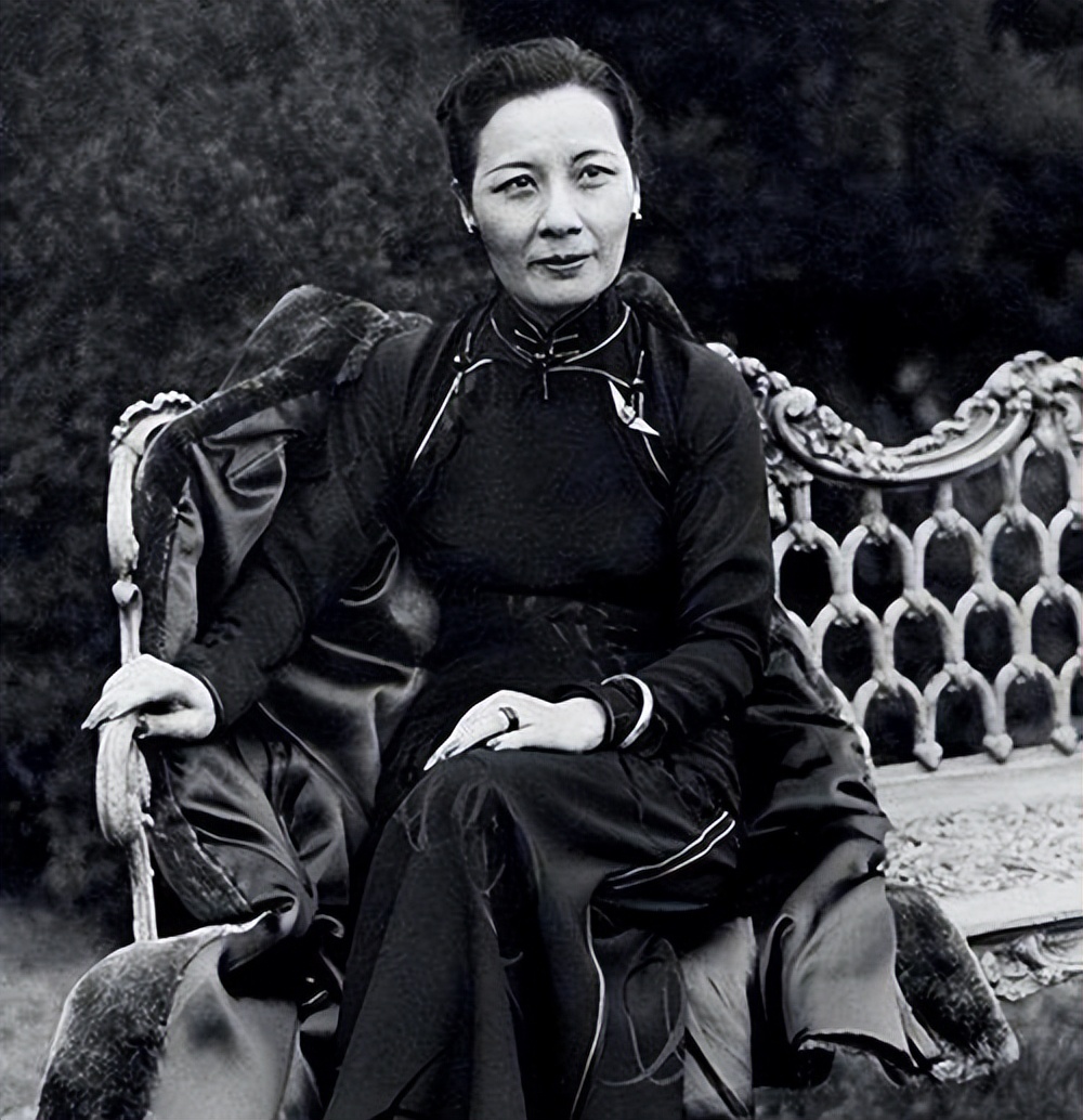 Before Song Meiling died, she said bluntly that she was most sorry for the three men in her life ...