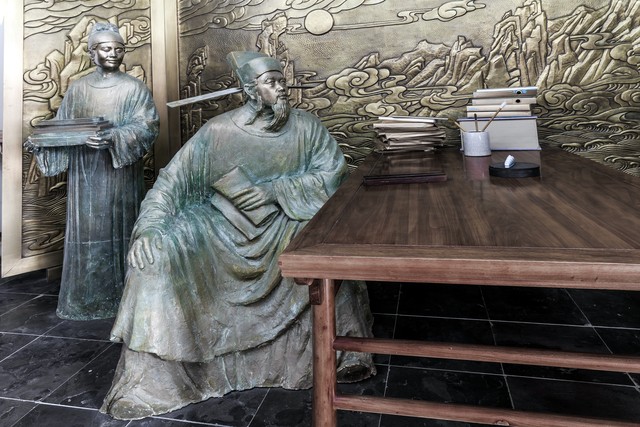 Sima Guang and "Zizhi Tongjian", a great historical book in chronicle ...