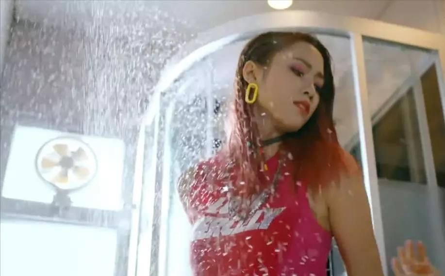 TVB's two Taiwanese celebration dramas held a small flower in one night ...