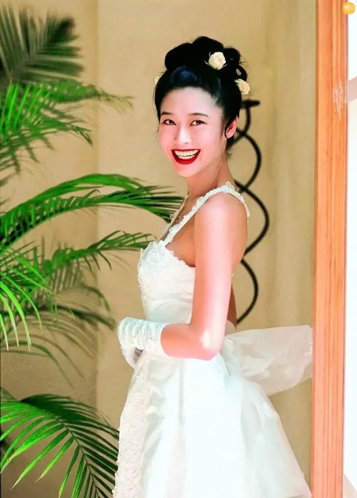 Recalling a Generation of "Sexy Goddess" - Ye Yuqing - iMedia