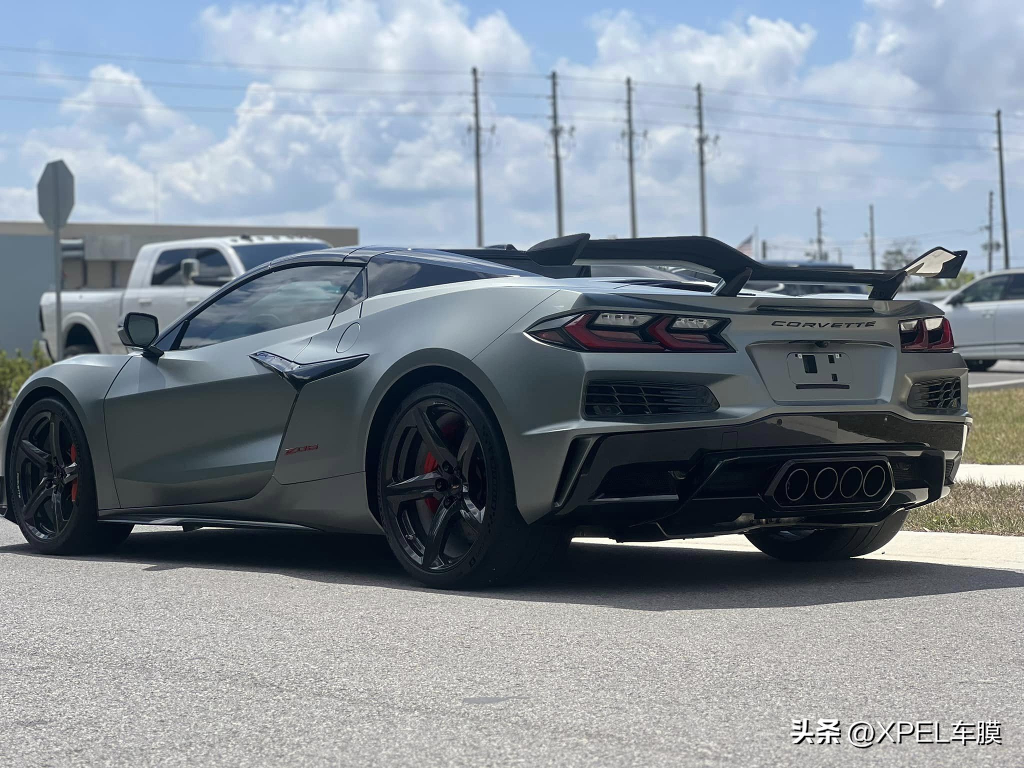 雪佛蘭 Corvette C8 Z06，跑車與啞光質感漆面更般配 - 資訊咖