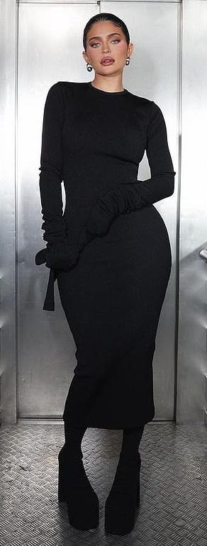 Kylie Jenner Shows Off Her Curves In Body Hugging Dress Shares Photo