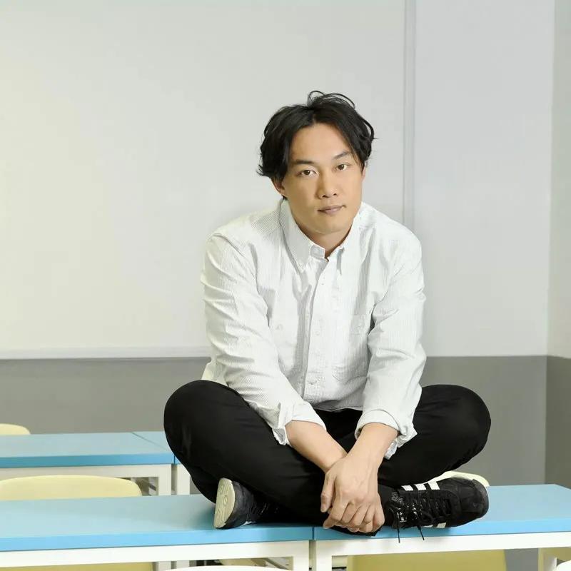 Listening to Eason Chan's classic songs, I can't help thinking. - iNEWS