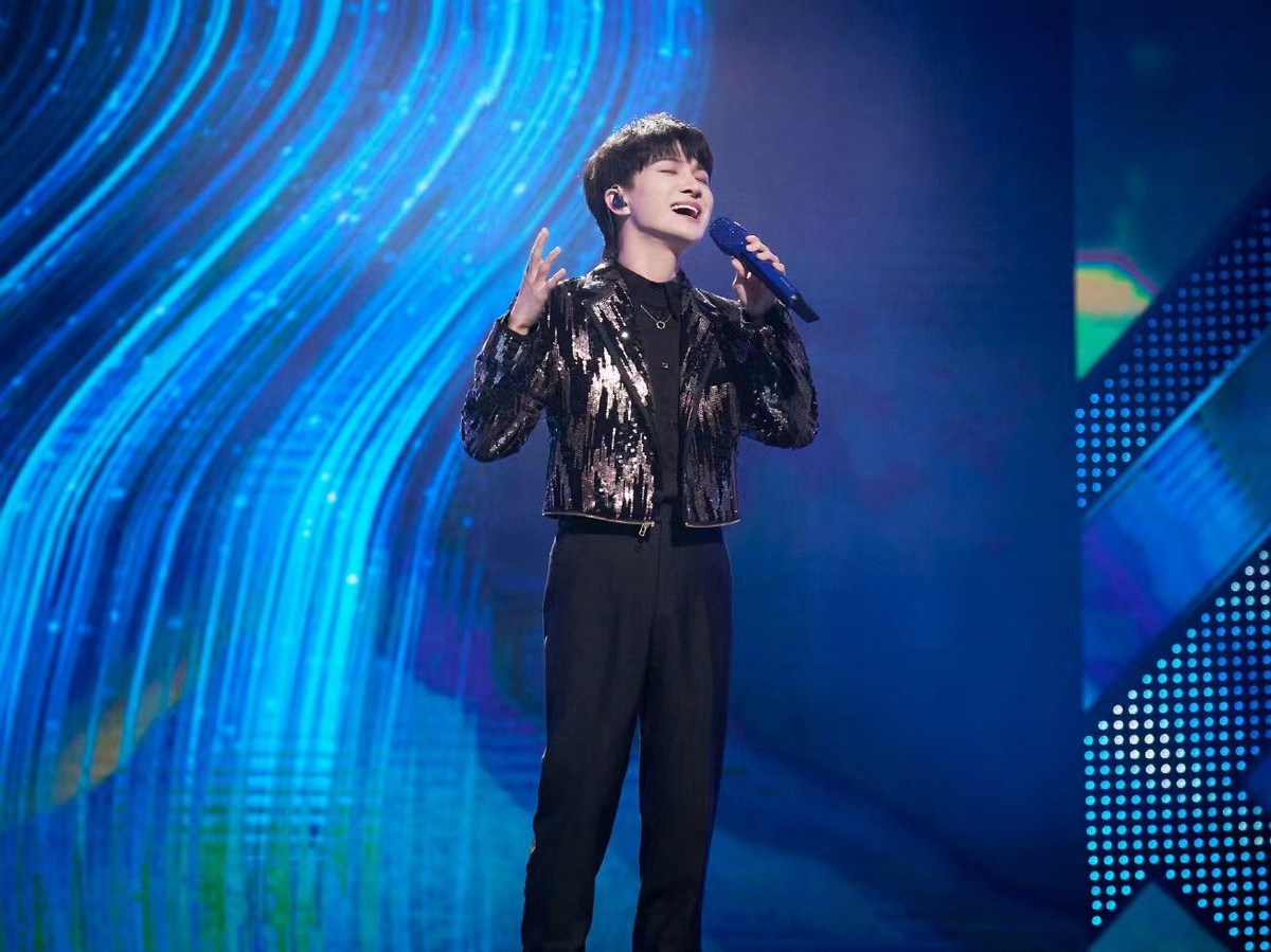 Zhou Shen is very busy, and so are the fans!He sang affectionately on ...
