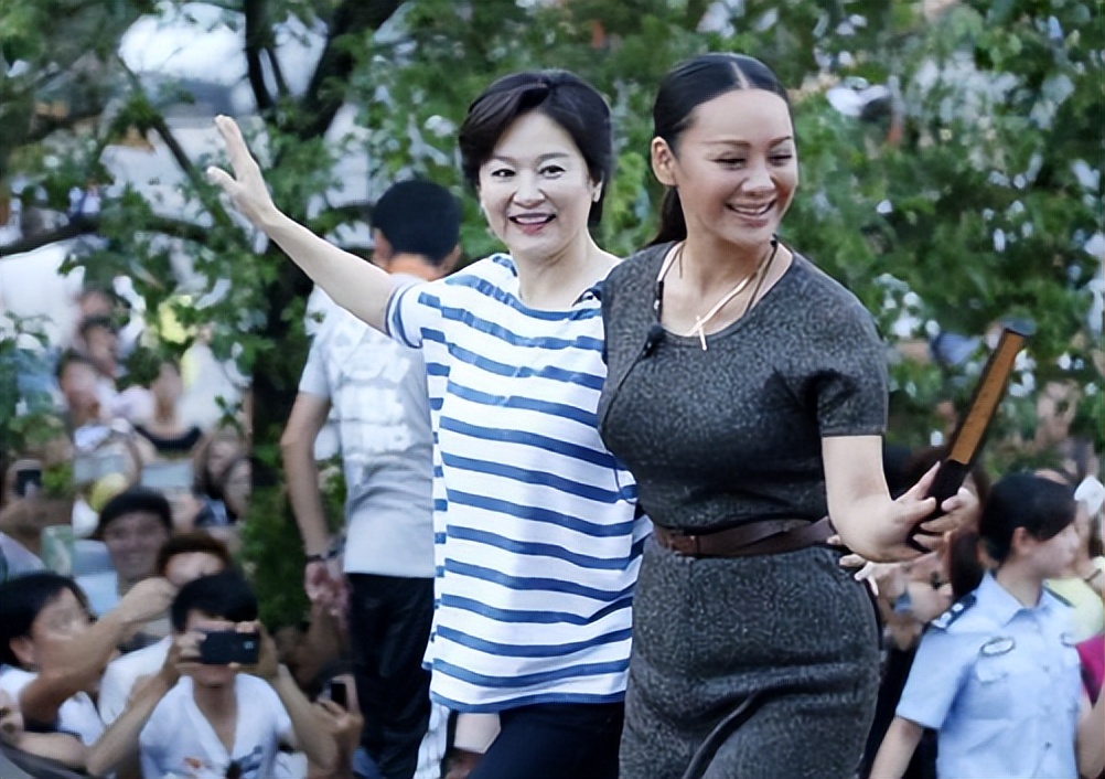 Brigitte Lin is quiet in the same frame, dressed in ordinary but ...