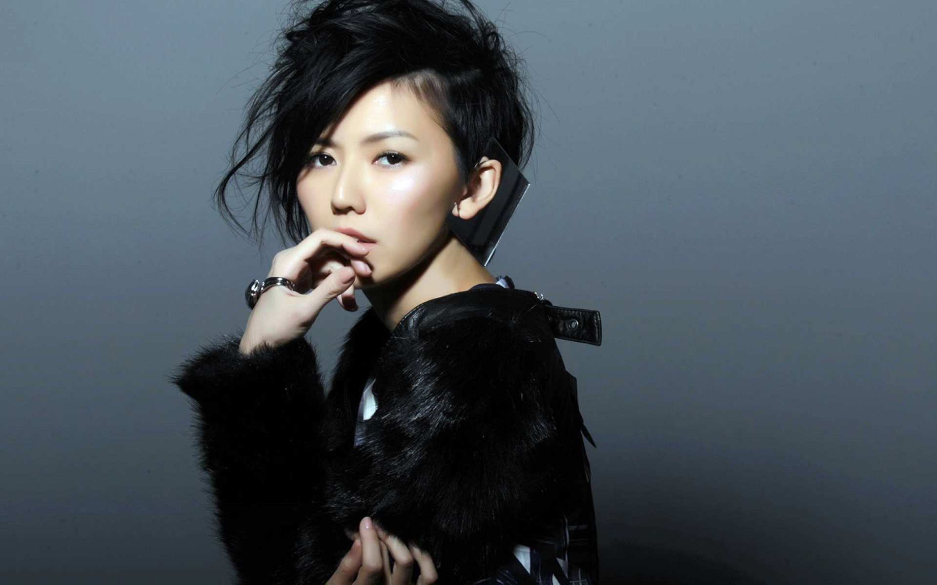 List: Top Ten Female Singers in the Chinese Pop Music World - iNEWS