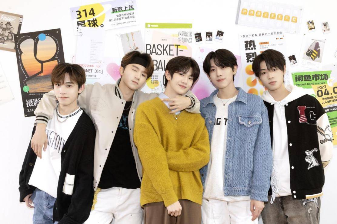 Project C Huang Wenjin joins "Youth School Project" to perform "Summer ...