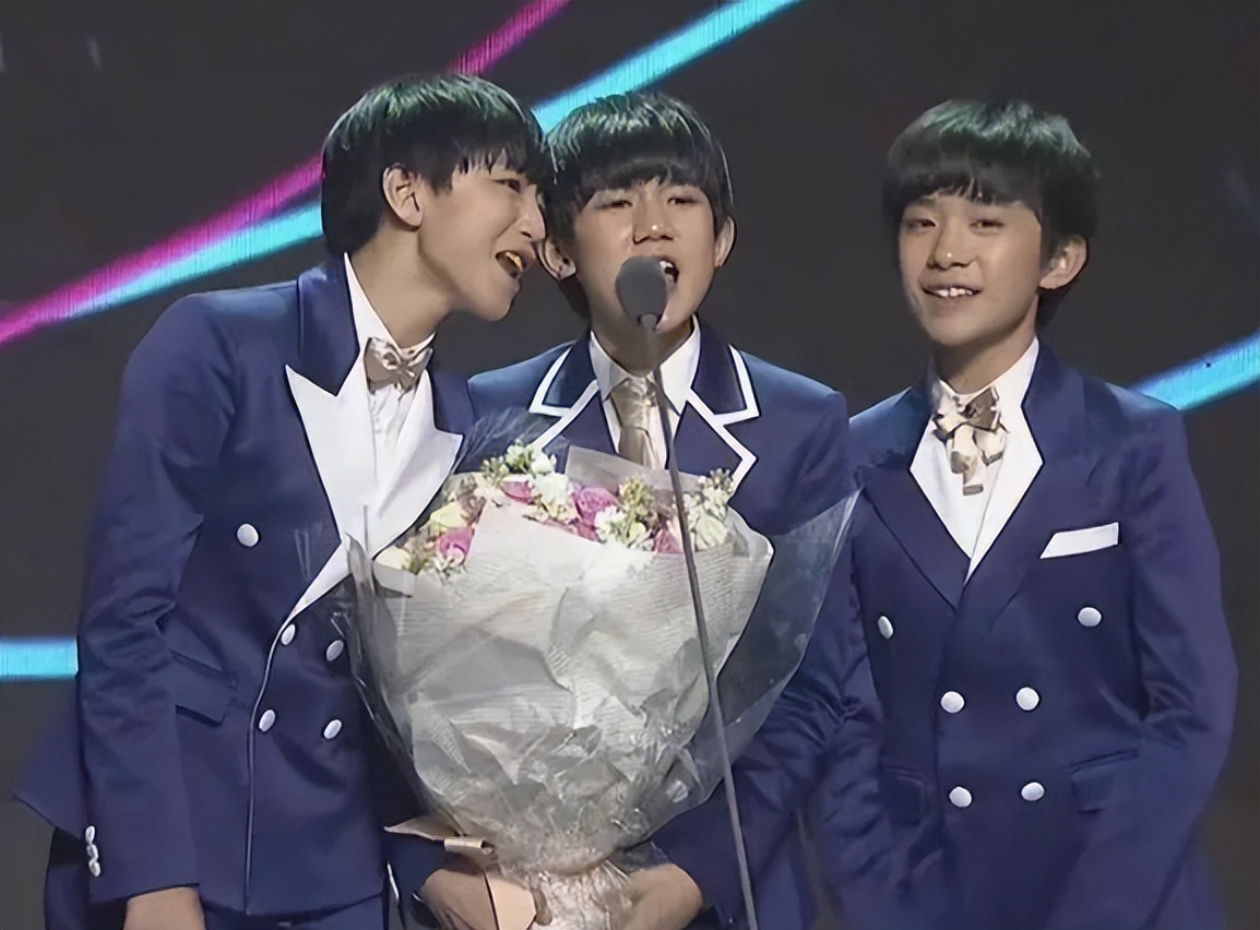 TFBOYS 10th anniversary concert, the three of them fit together in the ...