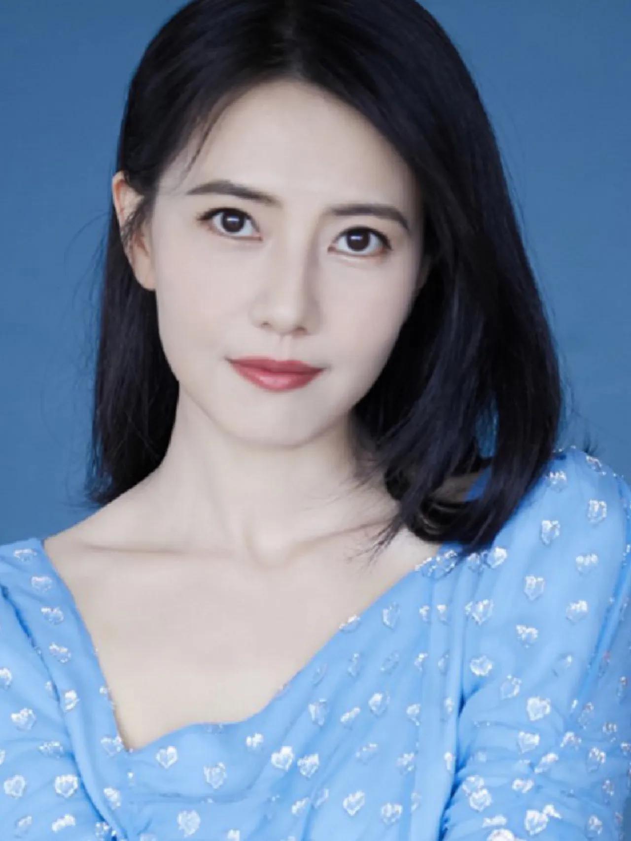 Beauty Wallpaper No. 444 - Gao Yuanyuan - iNEWS