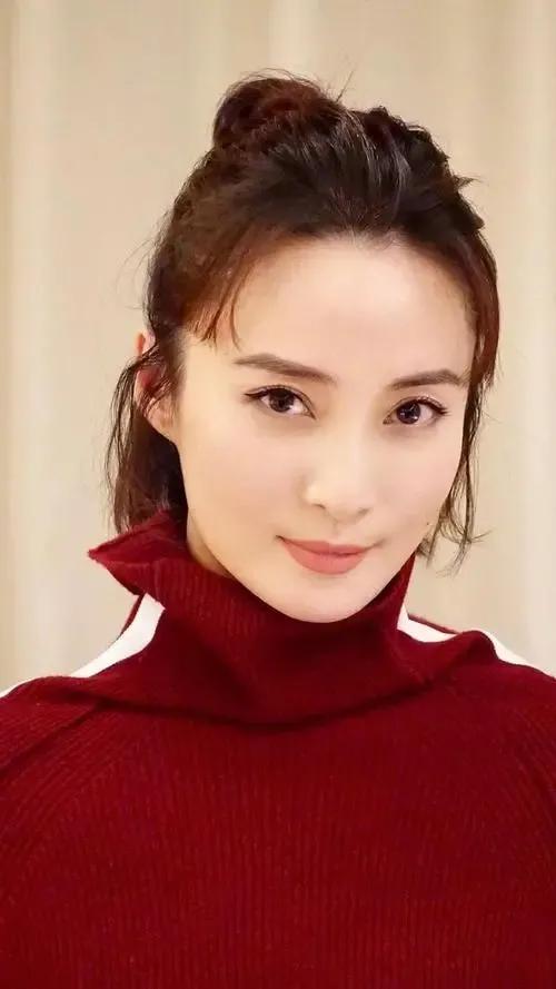 Jiang Qinqin's casual clothes are very life-like, gentle and elegant ...