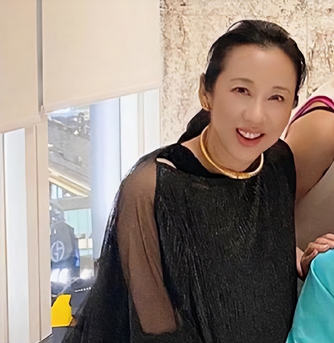 Ye Qianwen appeared at Miss Hong Kong's birthday party, full of white ...