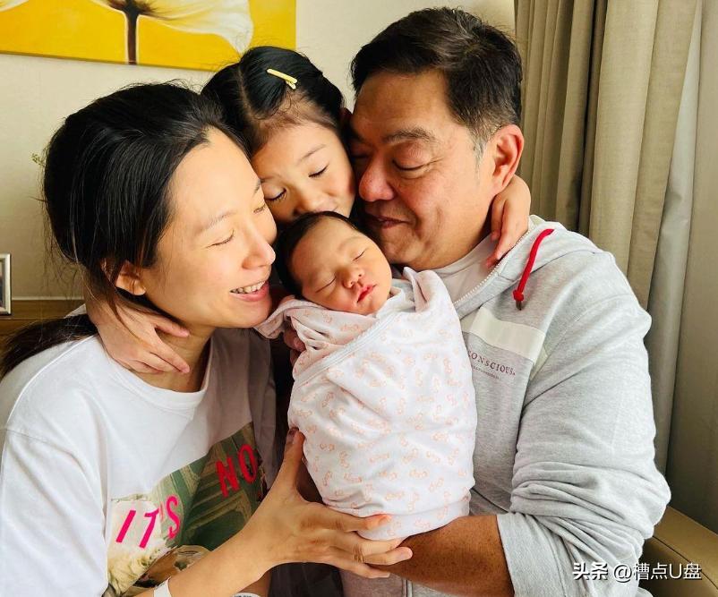 He Chaoqiong has a godson! 61-year-old billionaire Zeng Wenhao has 5 ...