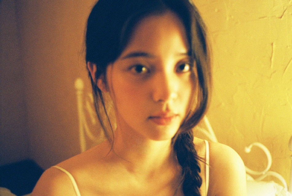 Full of pure desire!Ouyang Nana white nightdress photo - iMedia