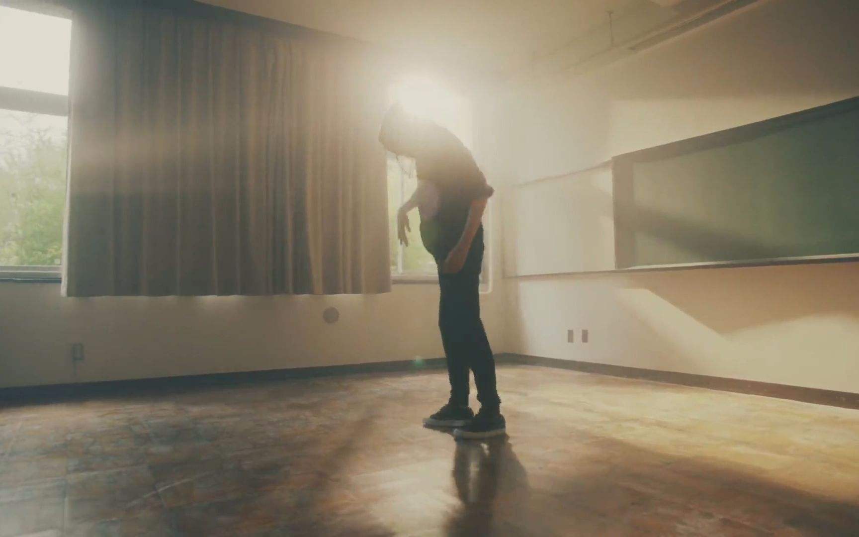 Autistic being mocked by monsters?No, it's a genius of conferred gods ...