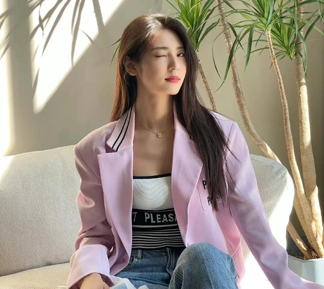 Beautiful actress Ma Xinrui - iNEWS