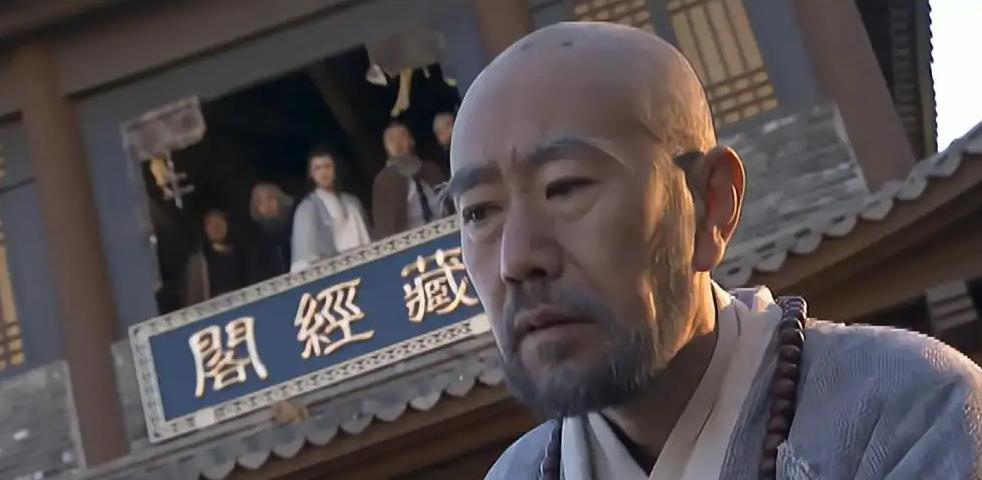 Who is the sweeper monk in "Dragon Babu"?The director uses one detail ...