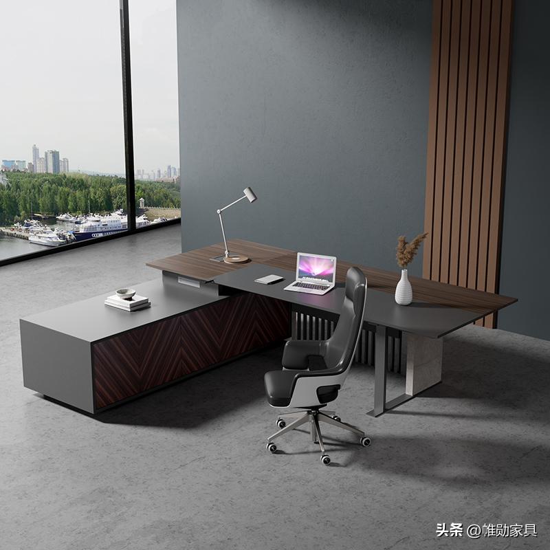 The semi-suspended boss table with such a sense of design is really ...