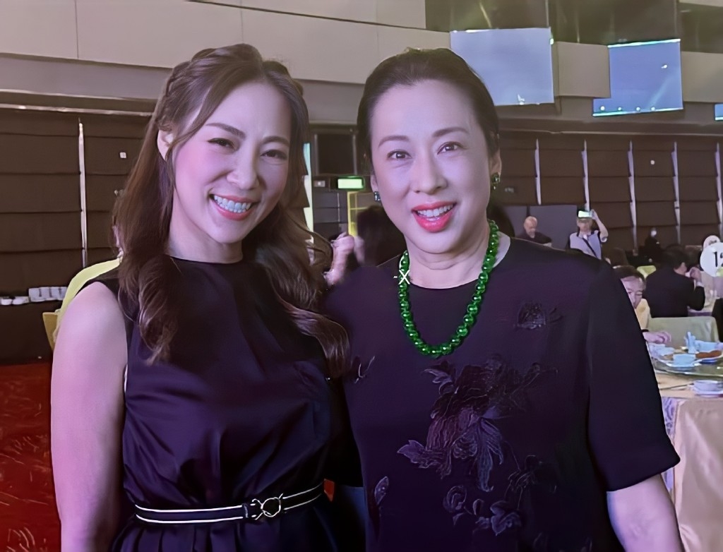 Zhu Lingling and her husband attended the event, wearing jewelry worth ...