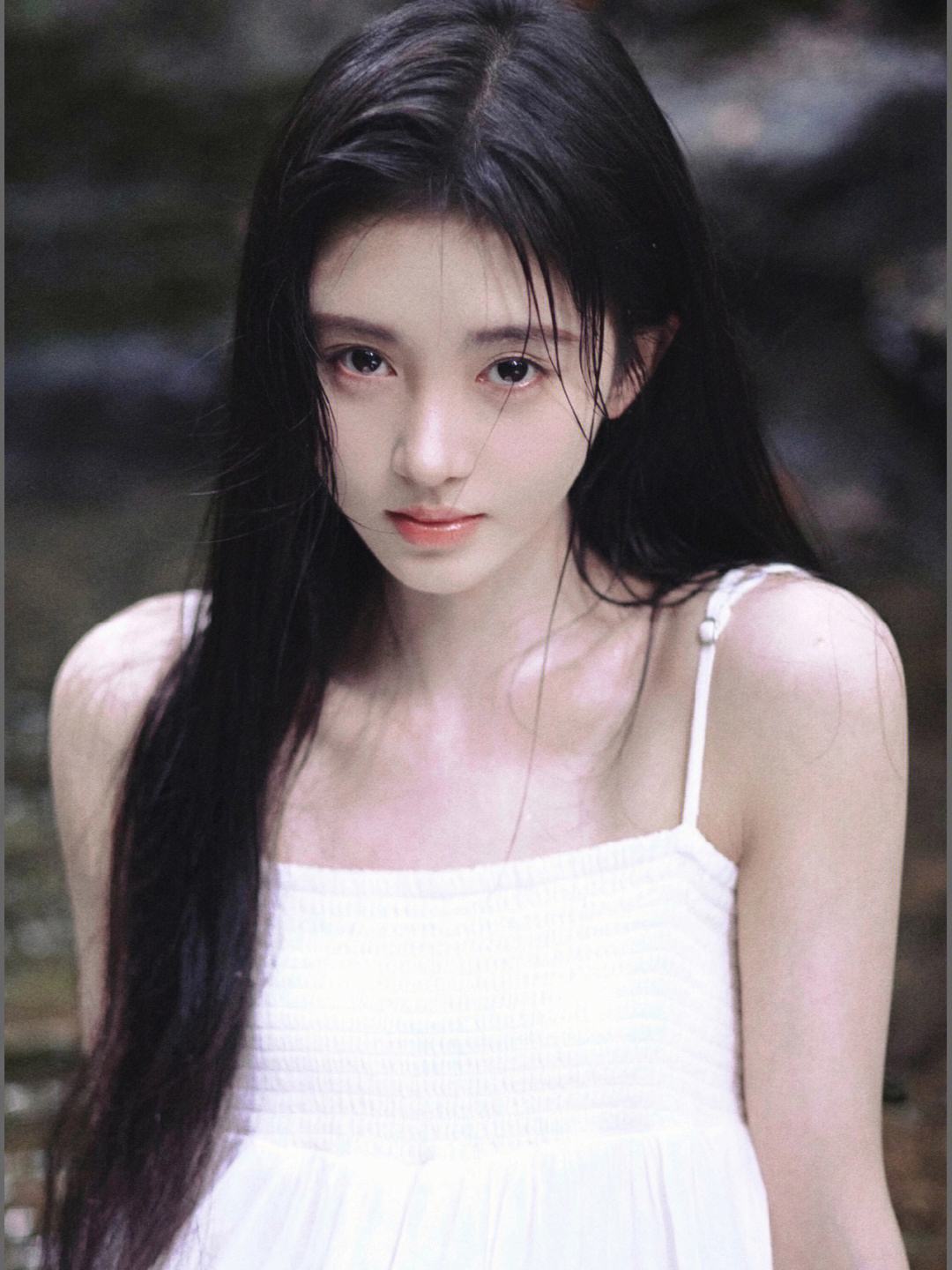 Is Ju Jingyi short and thin considered a big beauty? Look at the photo of her and Guan Xiaotong ...