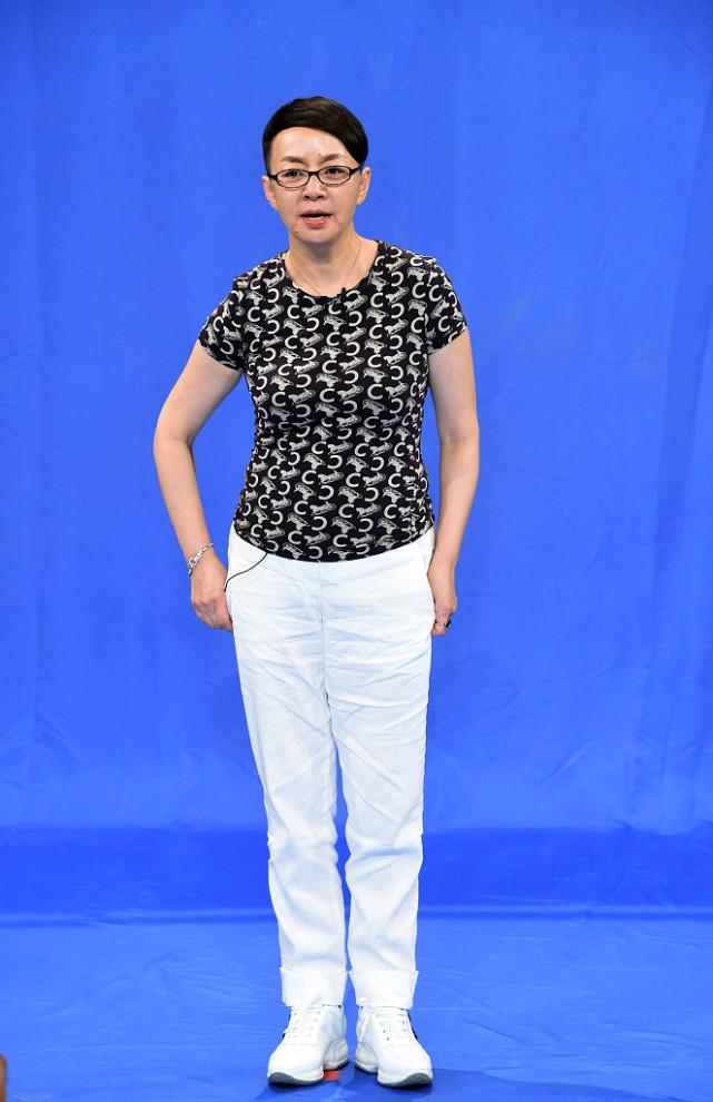 Yingda is bald and fat, hugging her rumored girlfriend is so greasy ...