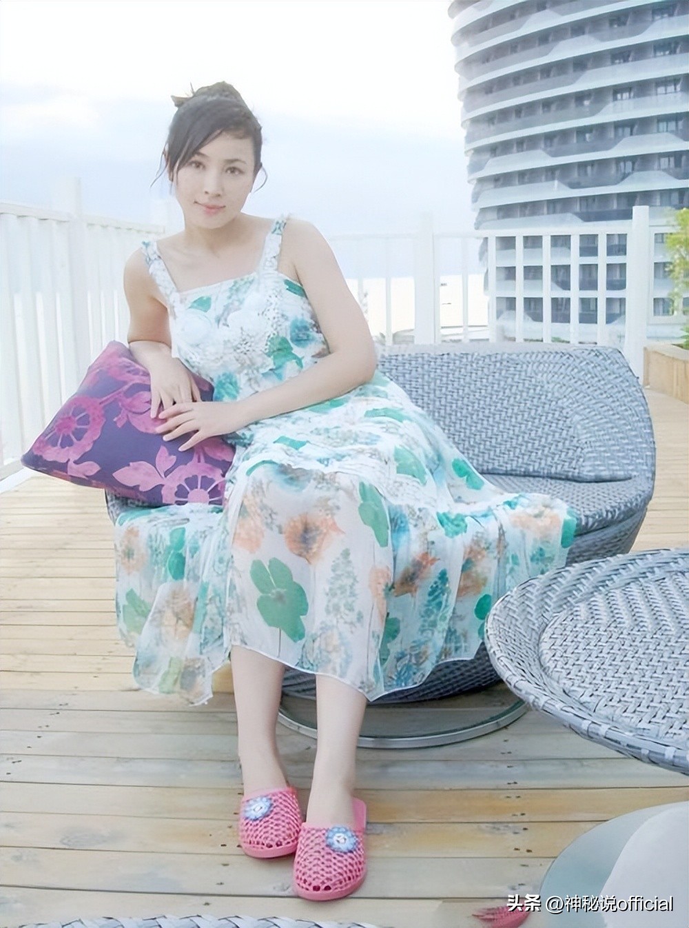 Painter Li Zhuangping treats his 19-year-old daughter as a "naked model ...